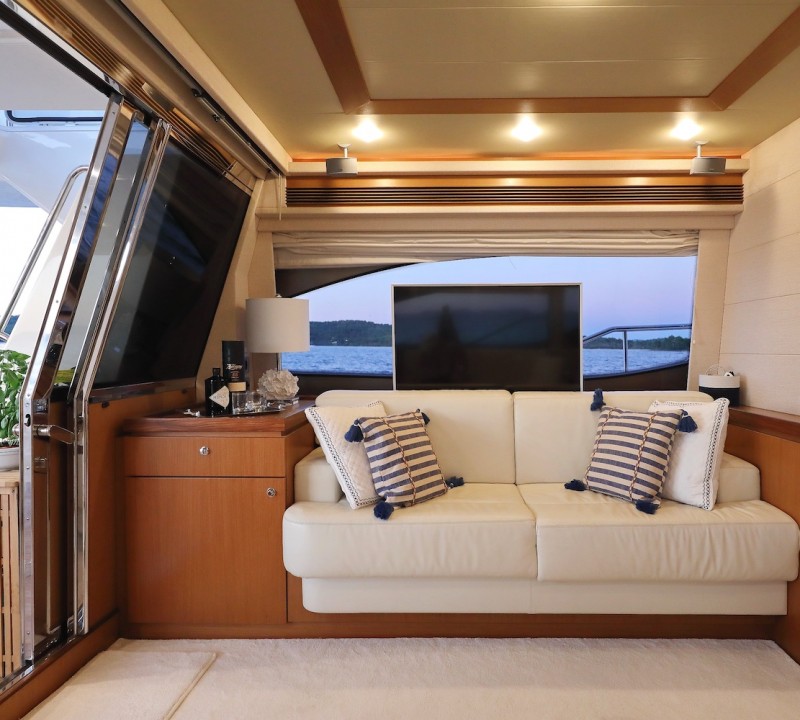 DOMINIQUE Yacht Charter Details, Ferretti | CHARTERWORLD Luxury Superyachts